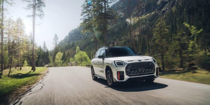 MINI Cooper Plug-In Hybrid vs. Electric: Which Model Fits Your ...